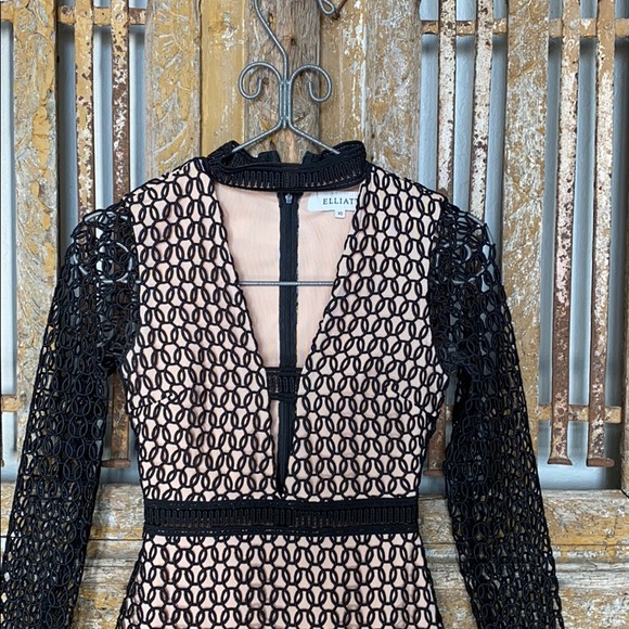 Elliatt | Dresses | Elliatt Revelation Dress Black Crochet Overlay Xs ...